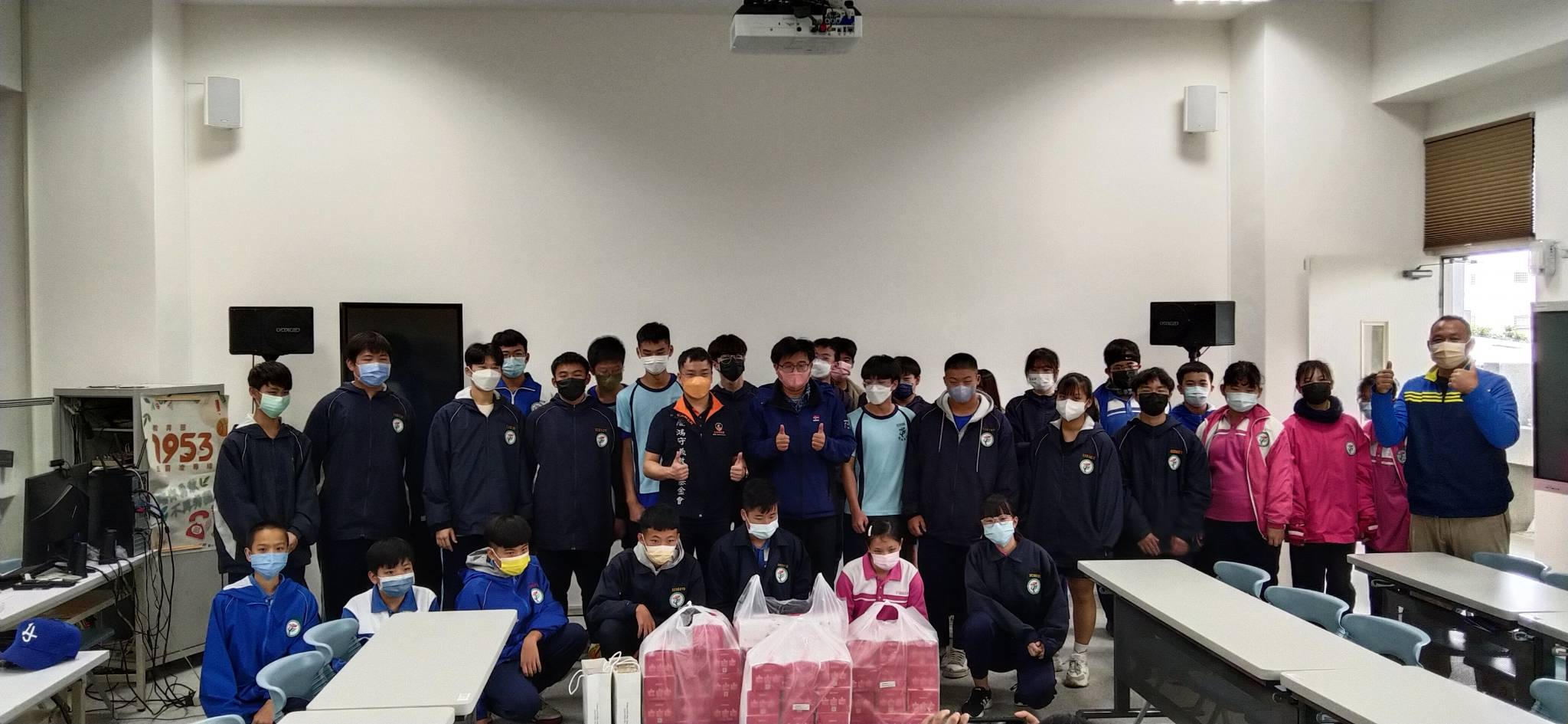 Donation of bread to Dali Senior High School